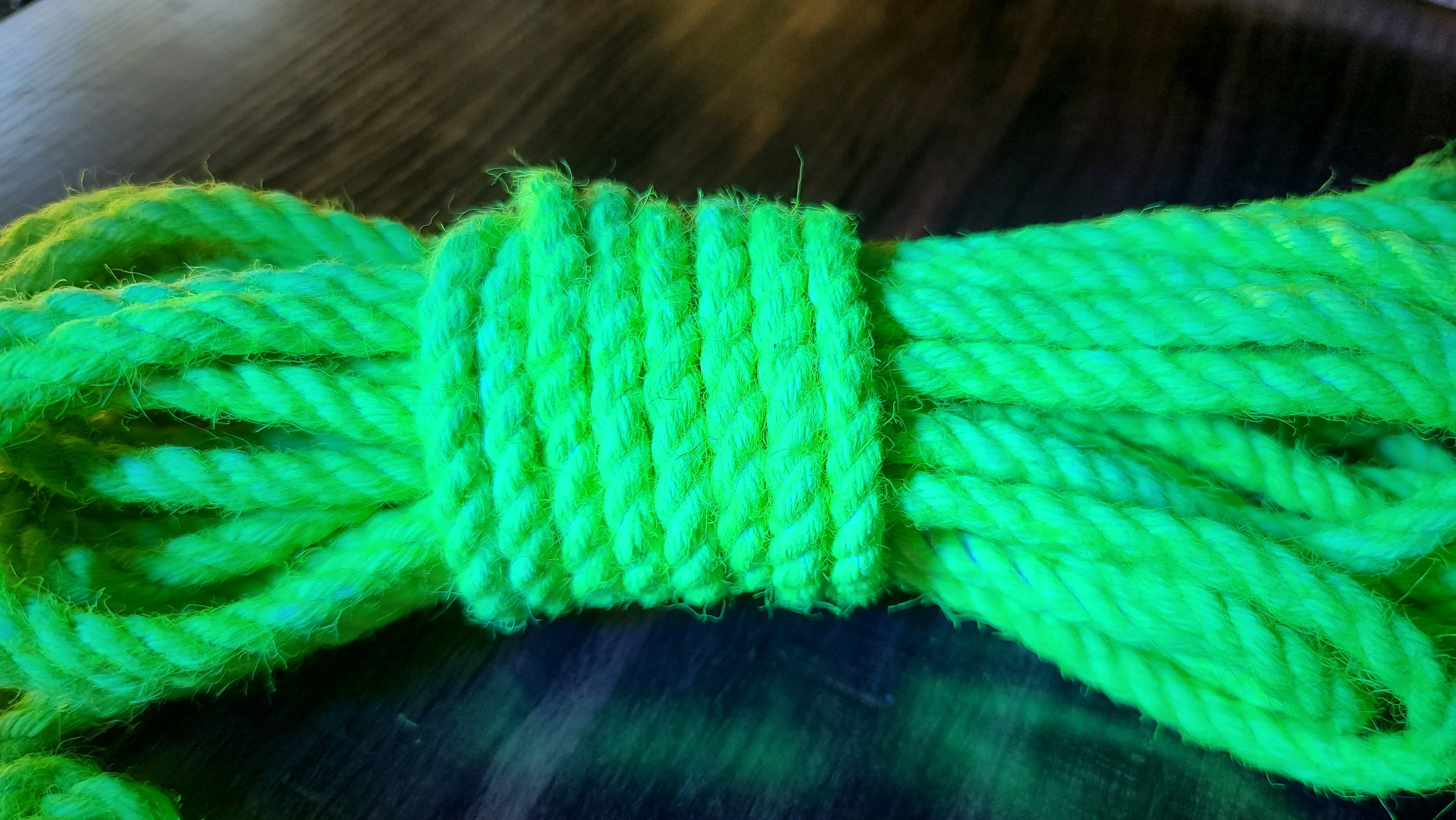 Uv reactive Green Dyed Jute Rope – Ropeboundkitten